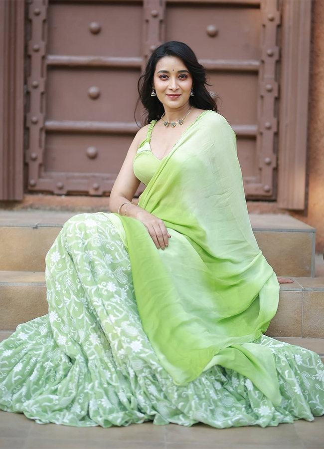 క్యూట్ అందాలతో కవ్విస్తున్న భాను శ్రీ (ఫొటోలు) | Bigg Boss Telugu Bhanu Shree photos goes viral ...